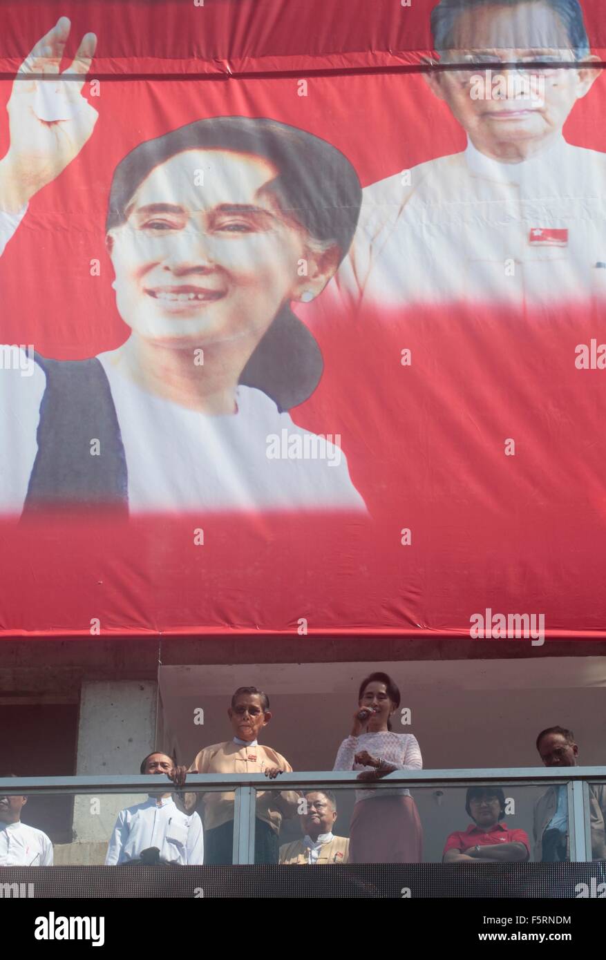 Yangon, Myanmar. 09th Nov, 2015. Democracy icon Aung San Suu Kyi gives ...