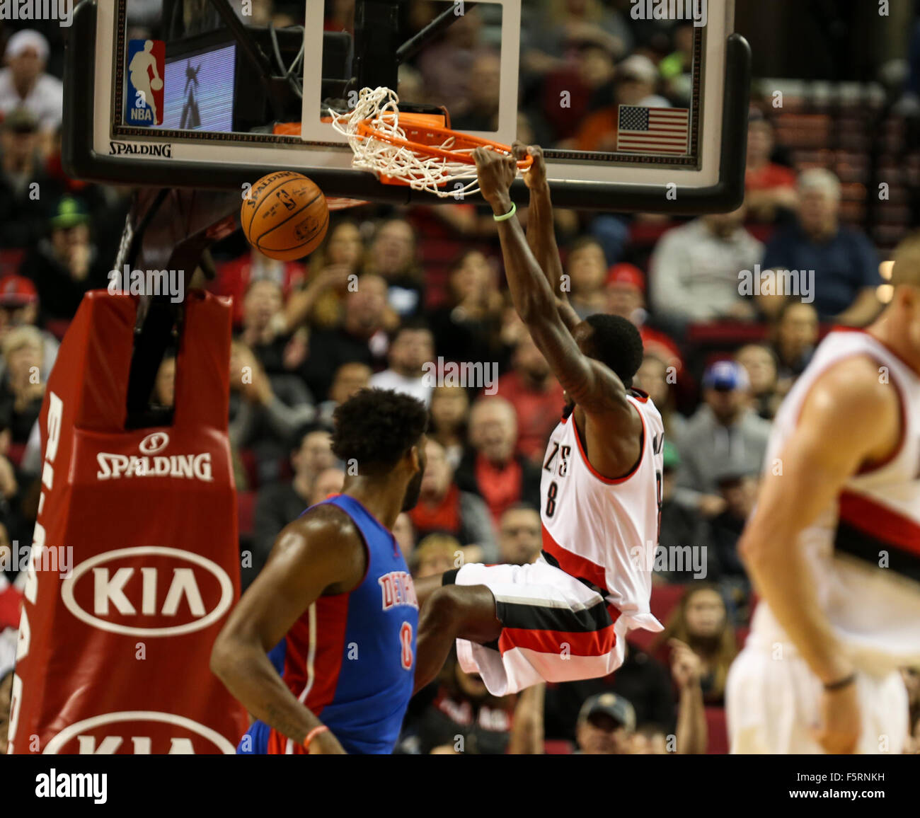 Portland, Oregon, USA. 8th Nov, 2015. AL-FAROUQ AMINU (8) dunks the ...