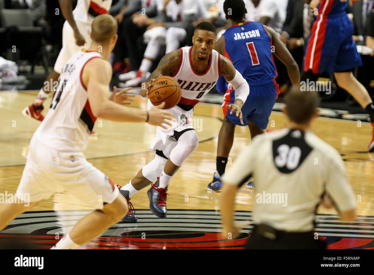 Portland, Oregon, USA. 8th Nov, 2015. DAMIAN LILLARD (0) drives to the ...