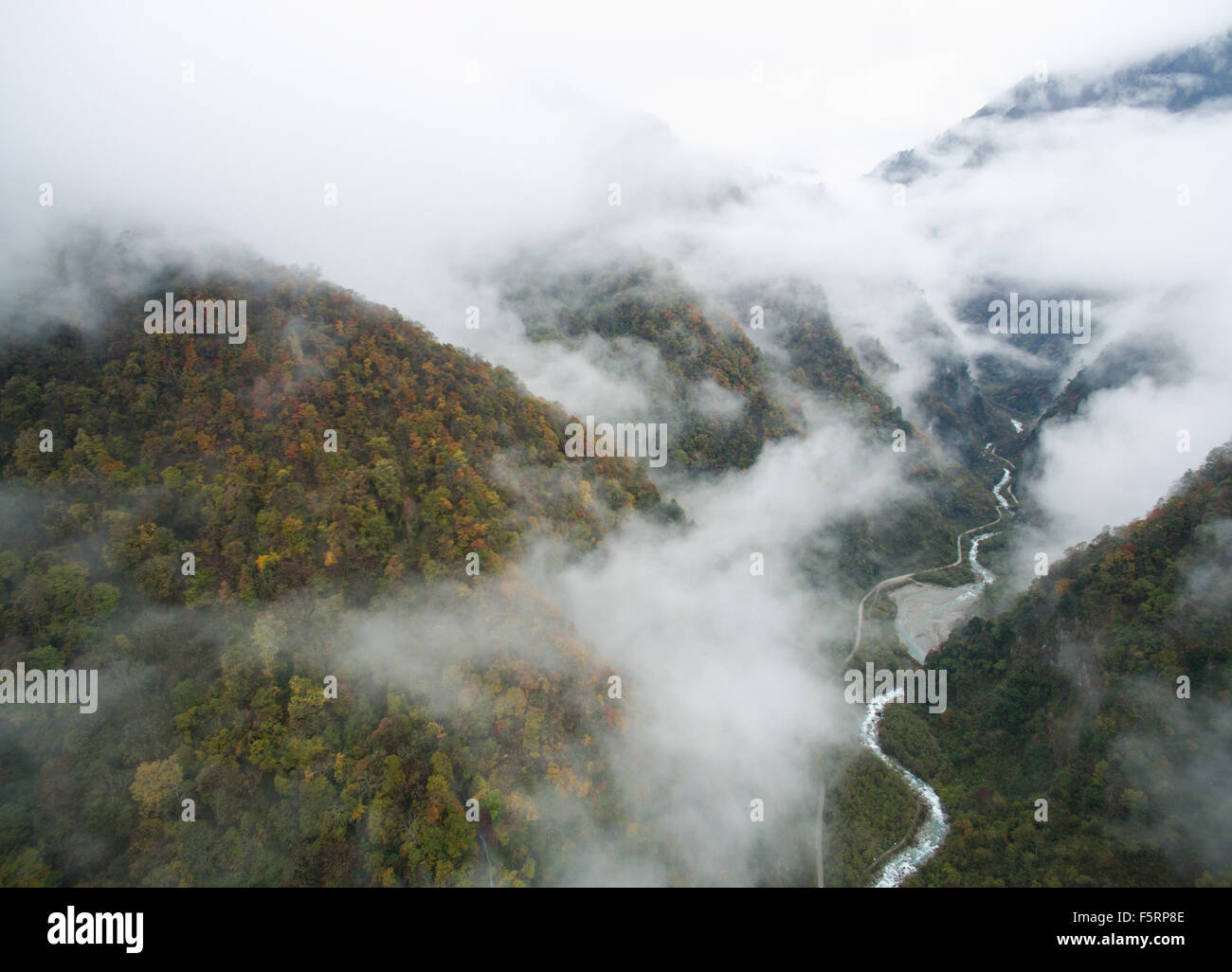 Baoxing, China's Sichuan Province. 8th Nov, 2015. Clouds shroud the ...