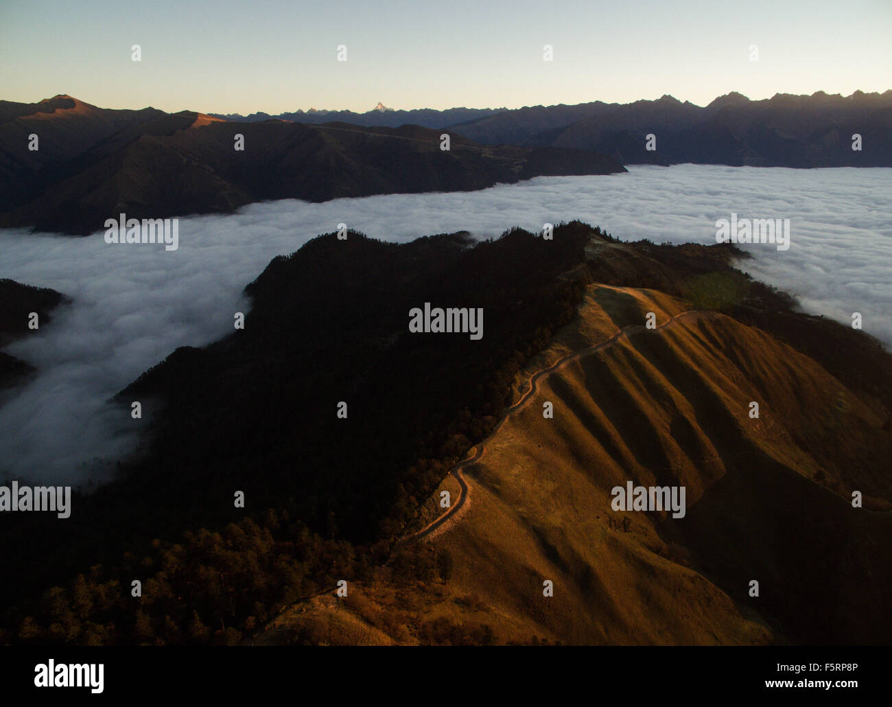 Baoxing, China's Sichuan Province. 9th Nov, 2015. Cloud sea is seen in ...