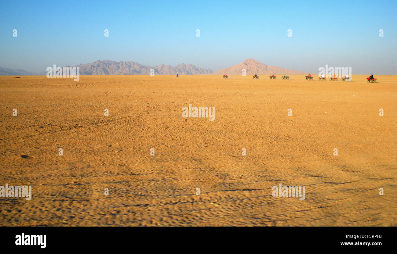 Four wheel motorbike rally in desert Stock Photo - Alamy