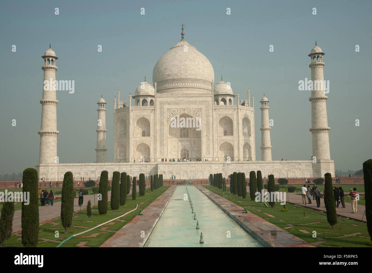 Taj mahal entrance gates hi-res stock photography and images - Alamy