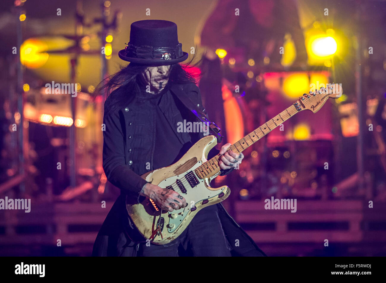 Mick mars guitarist motley crue hi-res stock photography and images - Alamy