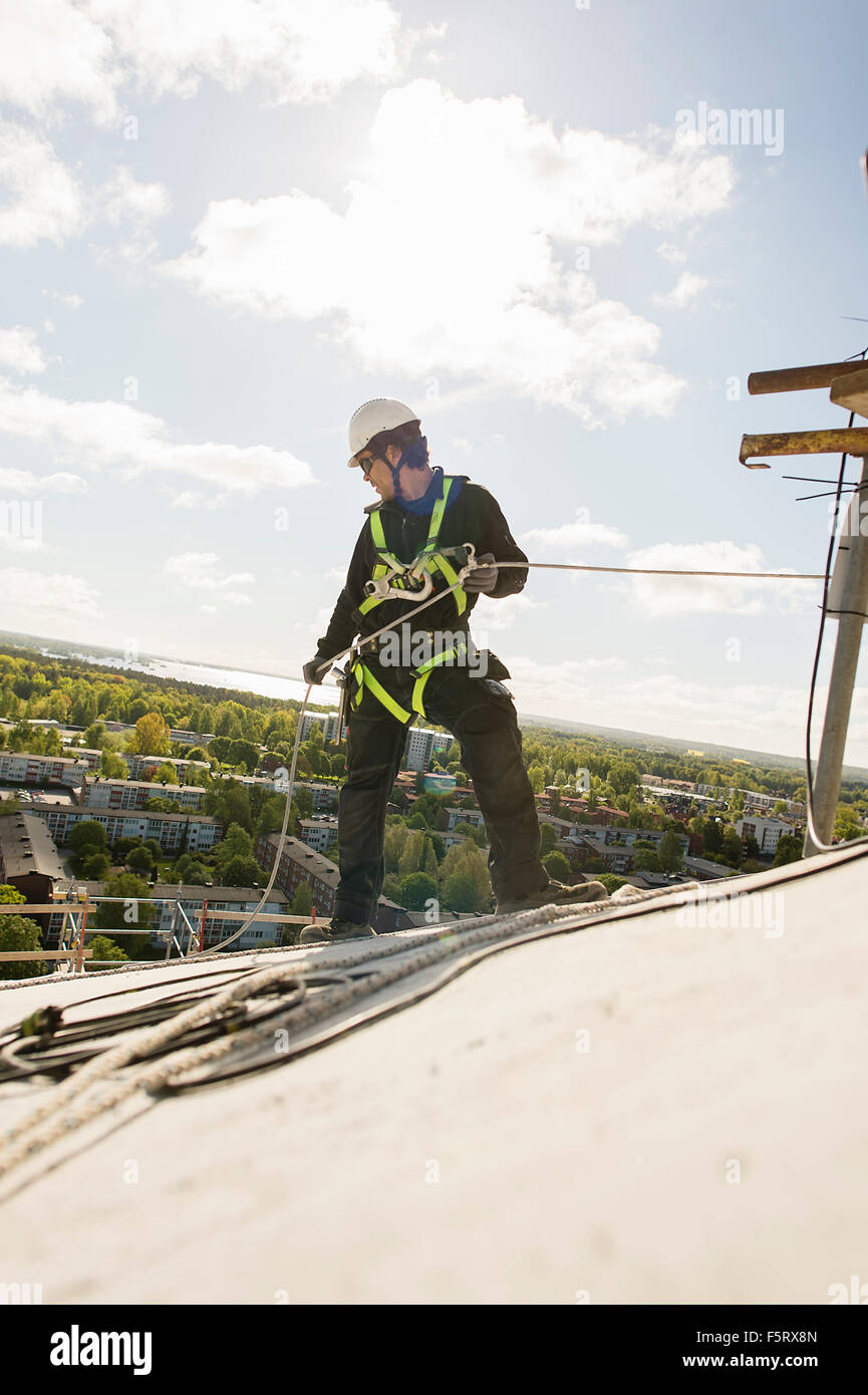 By rappelling down building hi-res stock photography and images - Alamy