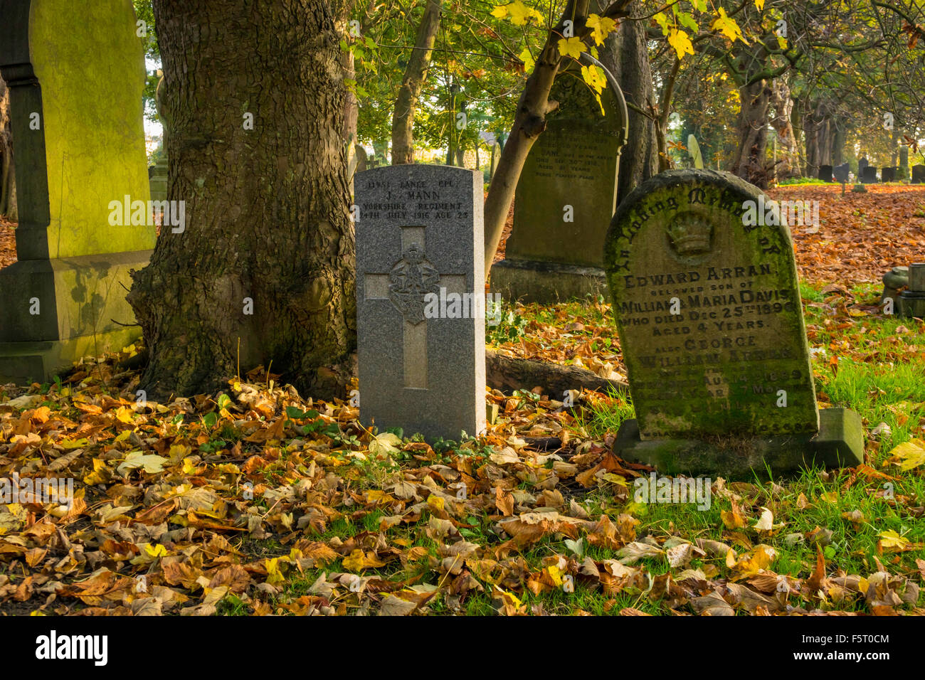 A single WW1 war grave with old memorial stones in the Linthorpe ...