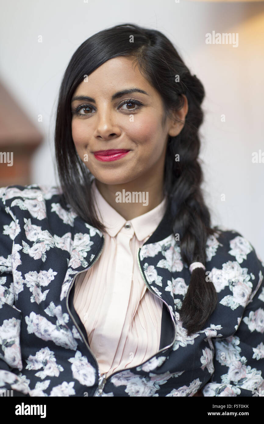 Collien Ulmen-Fernandes promotes the second season of "E in the City ...