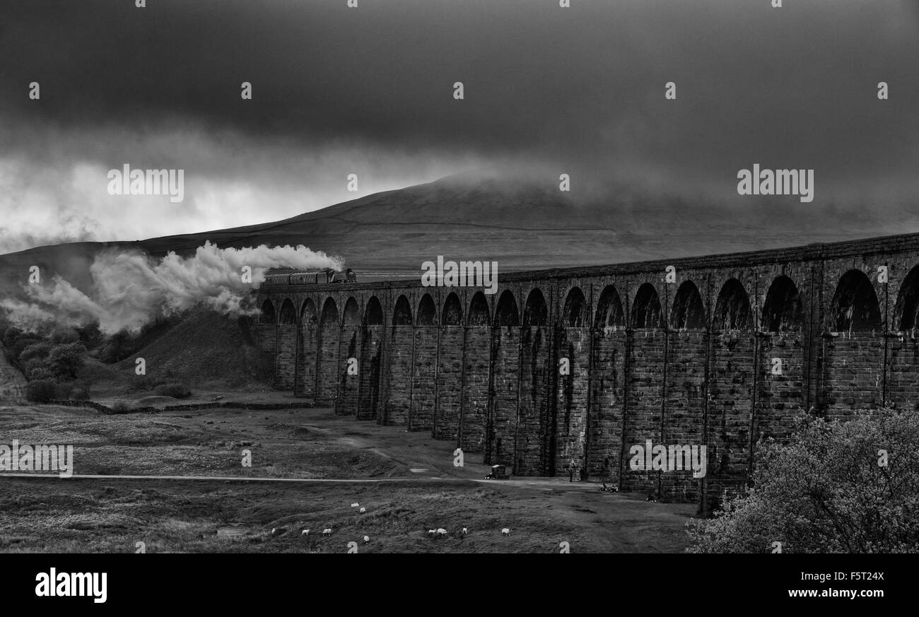 Ribblehead viaduct with steam train Black and White Stock Photos ...