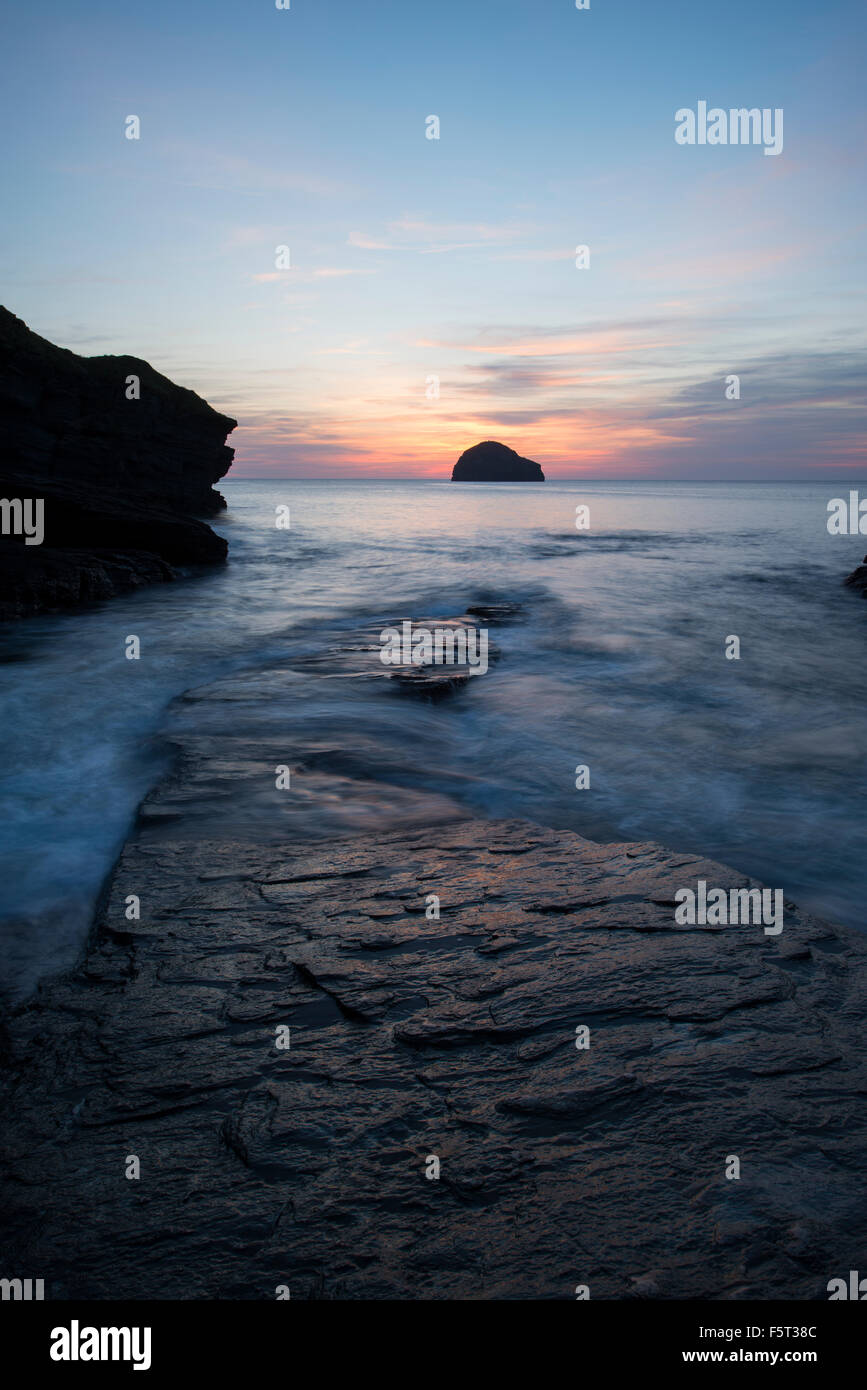 A view of Trebarwith Strand in Cornwall Stock Photo - Alamy