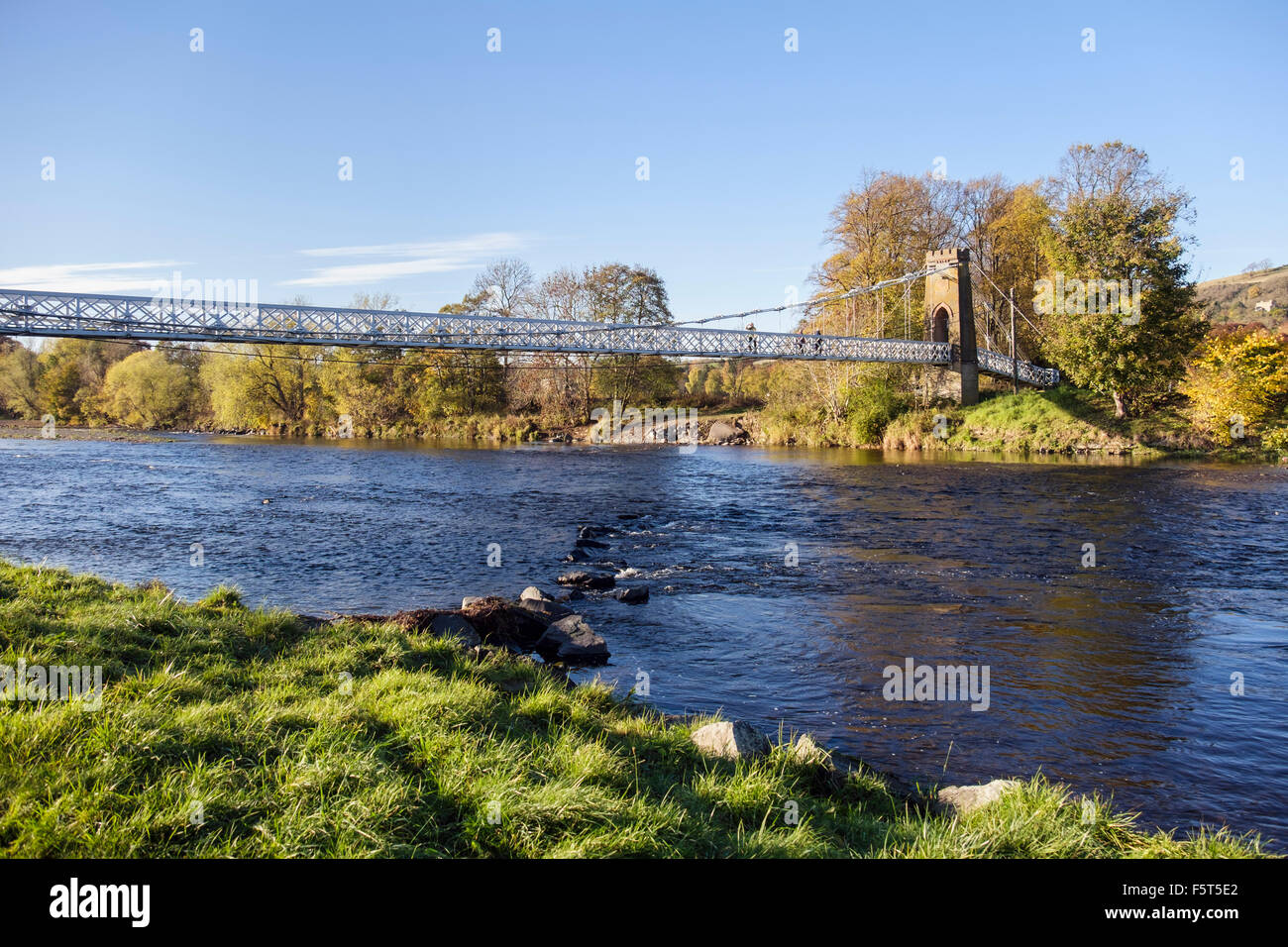 Chainbridge footbridge across the River Tweed. Melrose, Scottish ...