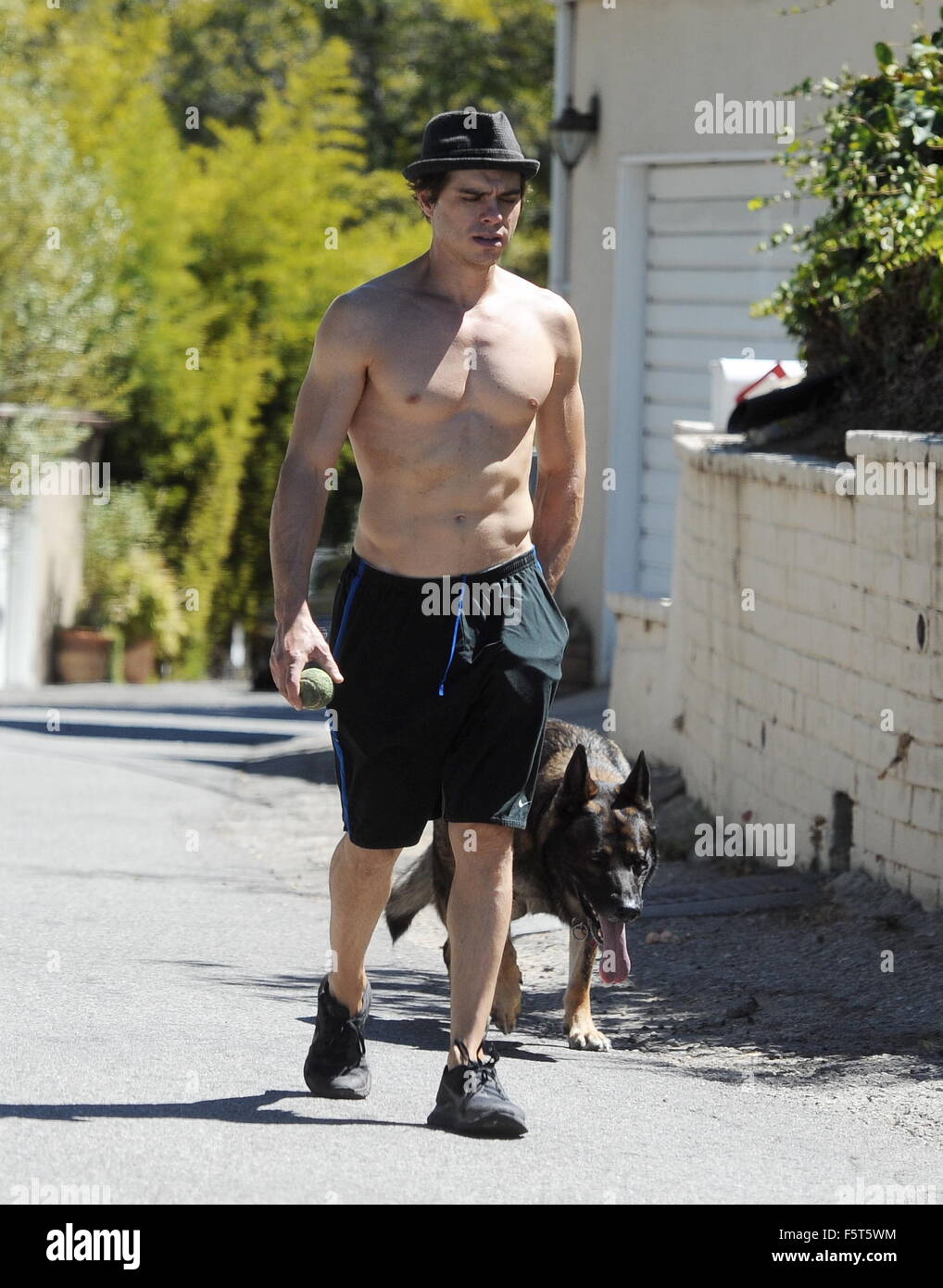 Girl Meets World star Matthew Lawrence shows off his abs while jogging ...