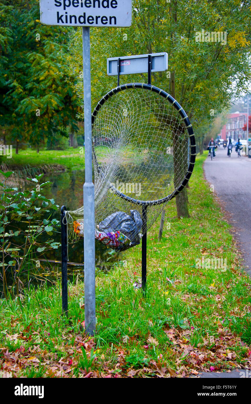 Garbage can street hi-res stock photography and images - Alamy