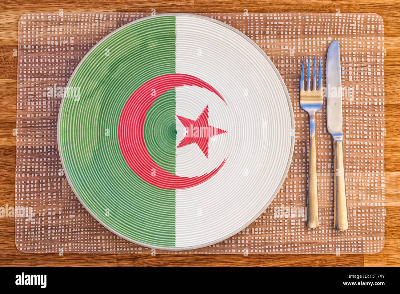 Dinner plate with the flag of Algeria on it for your international food ...