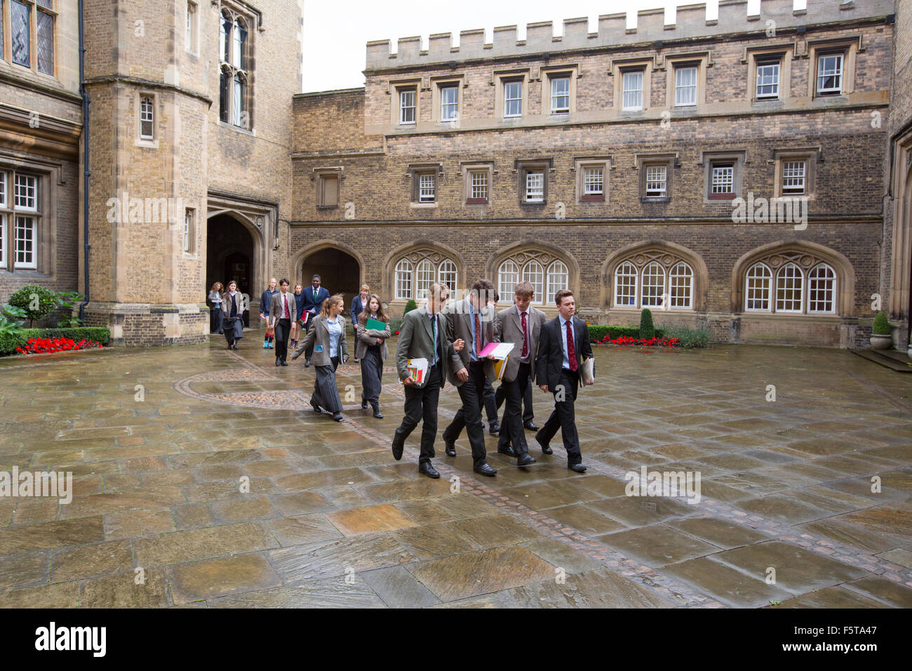 Walking into school uk hi-res stock photography and images - Alamy