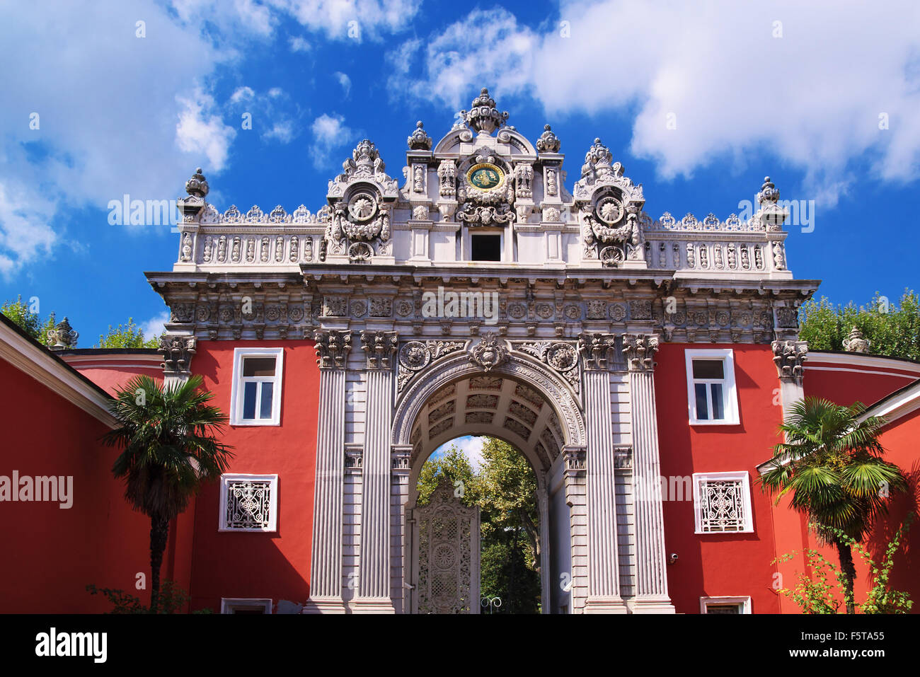 Gate of Dolma Bache Palace, Istanbul, Turkey Stock Photo - Alamy