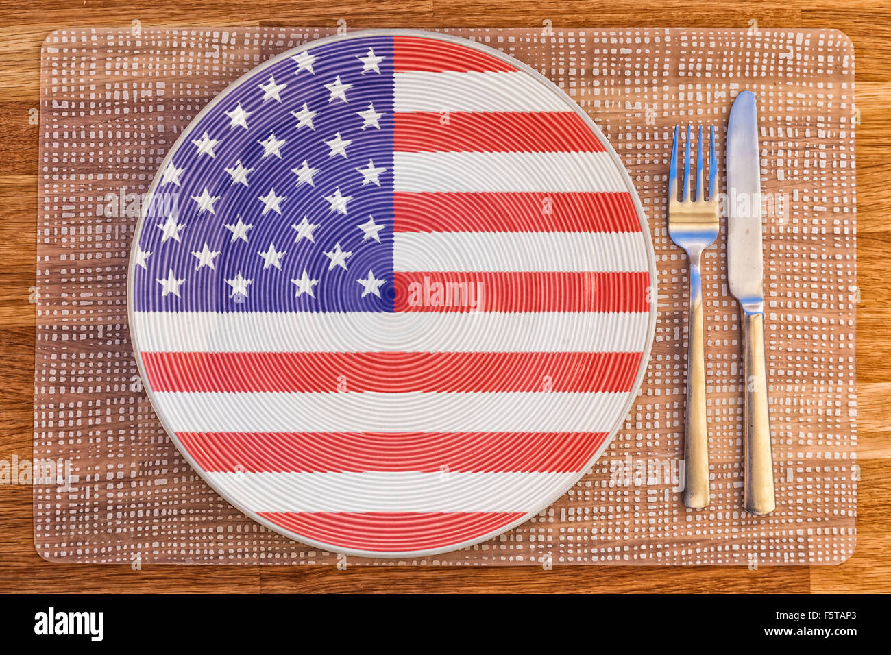 Dinner plate with the flag of the United States of America on it for ...
