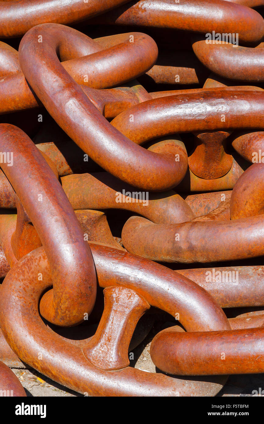 Huge ship chain Stock Photo - Alamy