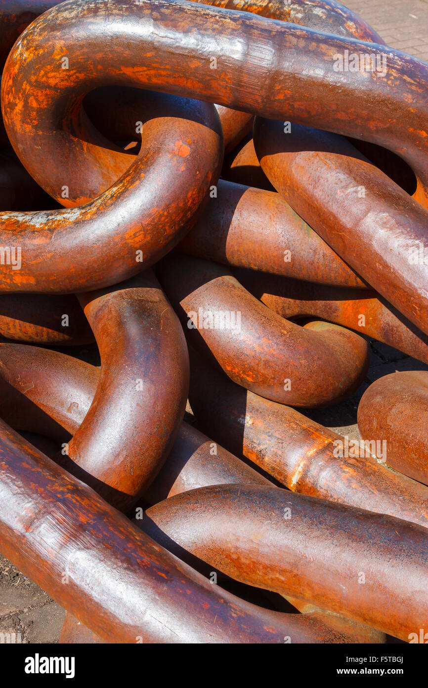 Ship chain hi-res stock photography and images - Alamy