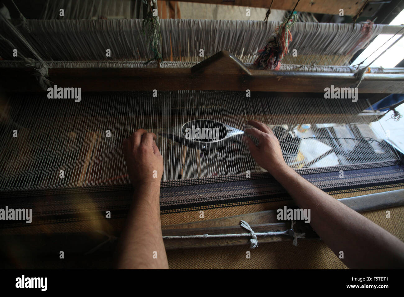 Palestine, Gaza. 07th Nov, 2015. A Palestinian man AL Sawaf works on ...
