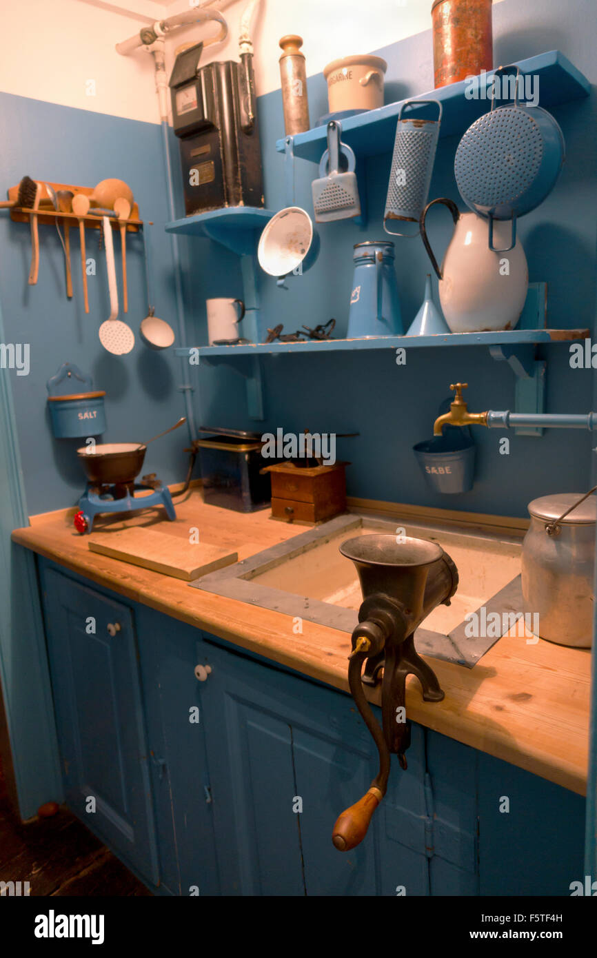 Old fashioned kitchen hi-res stock photography and images - Alamy