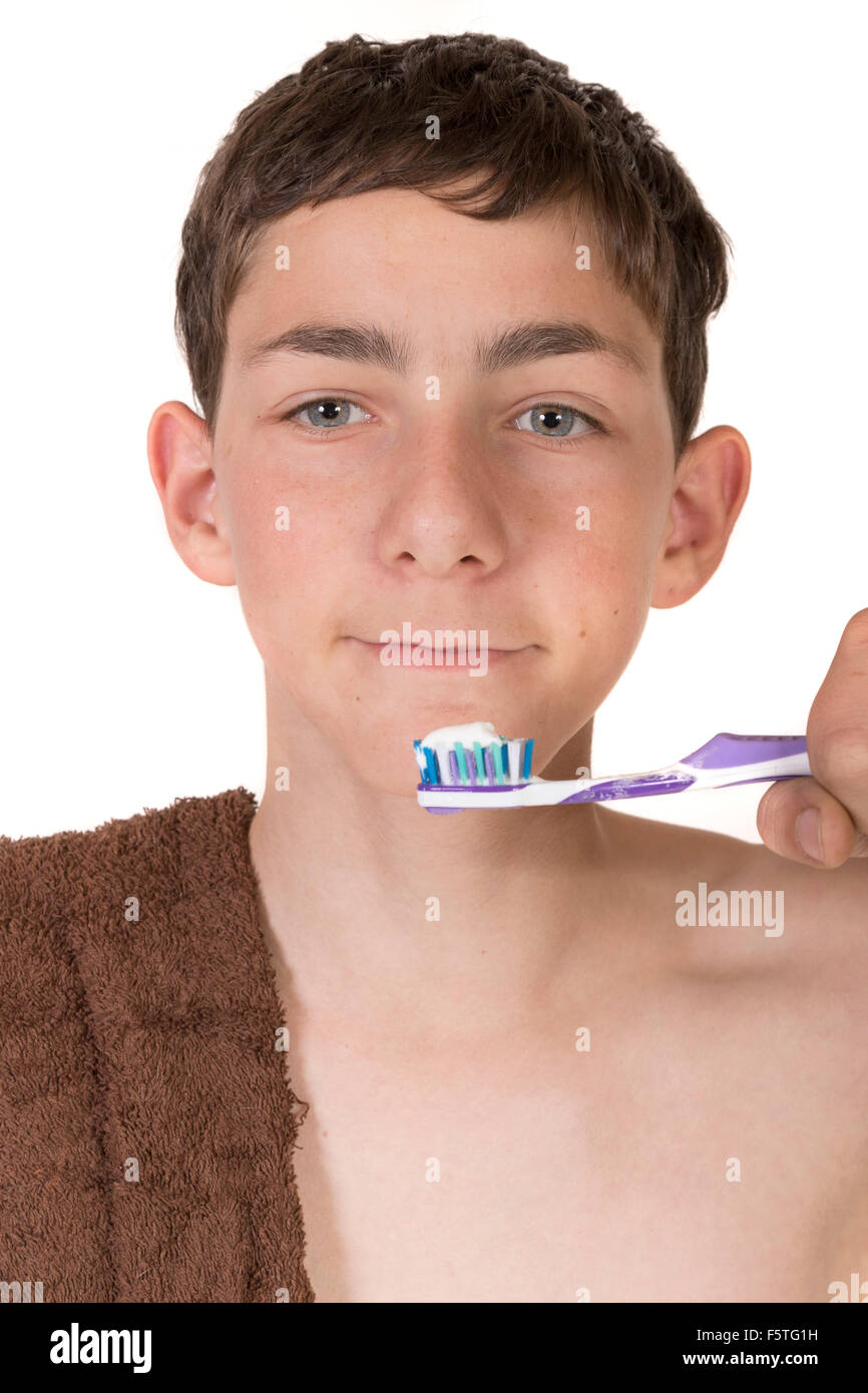 Teenage boy cleaning his teeth Stock Photo - Alamy