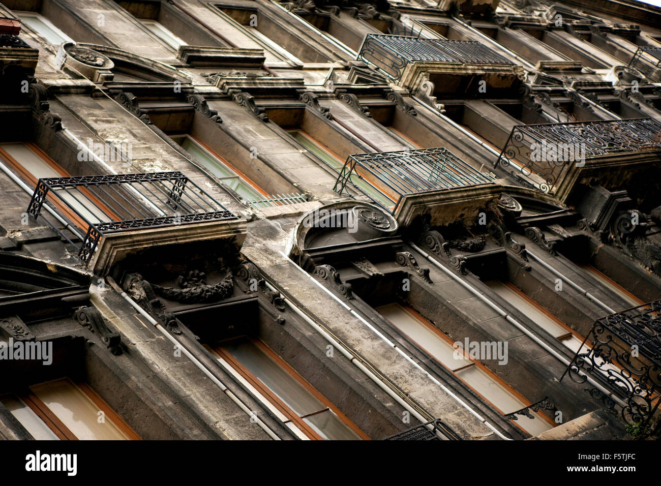 Facade of an old and dirty building in Bordeaux, France Stock Photo - Alamy