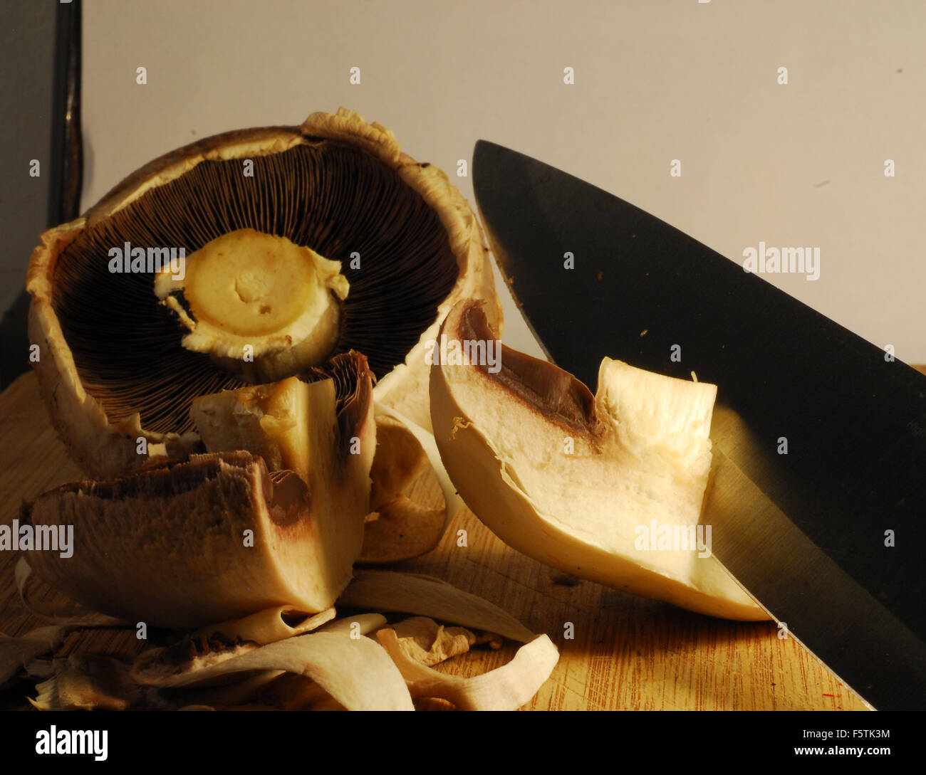Mushrooms cook hi-res stock photography and images - Alamy