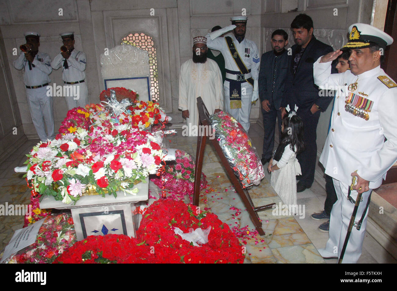 Lahore. 9th Nov, 2013. Pakistani people attend the remembrance ceremony ...