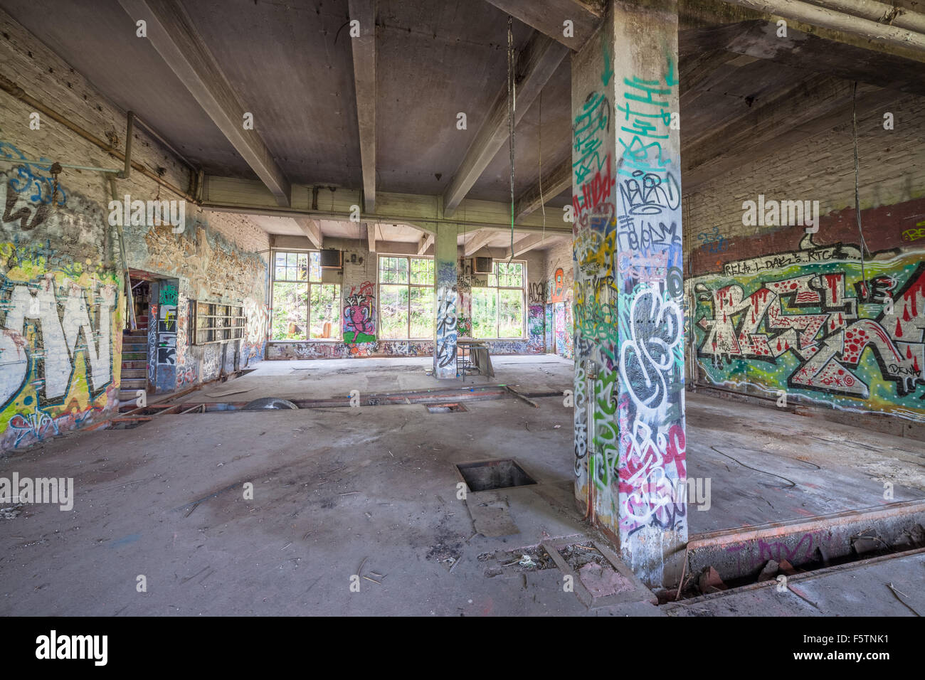 Old factory hall hi-res stock photography and images - Alamy
