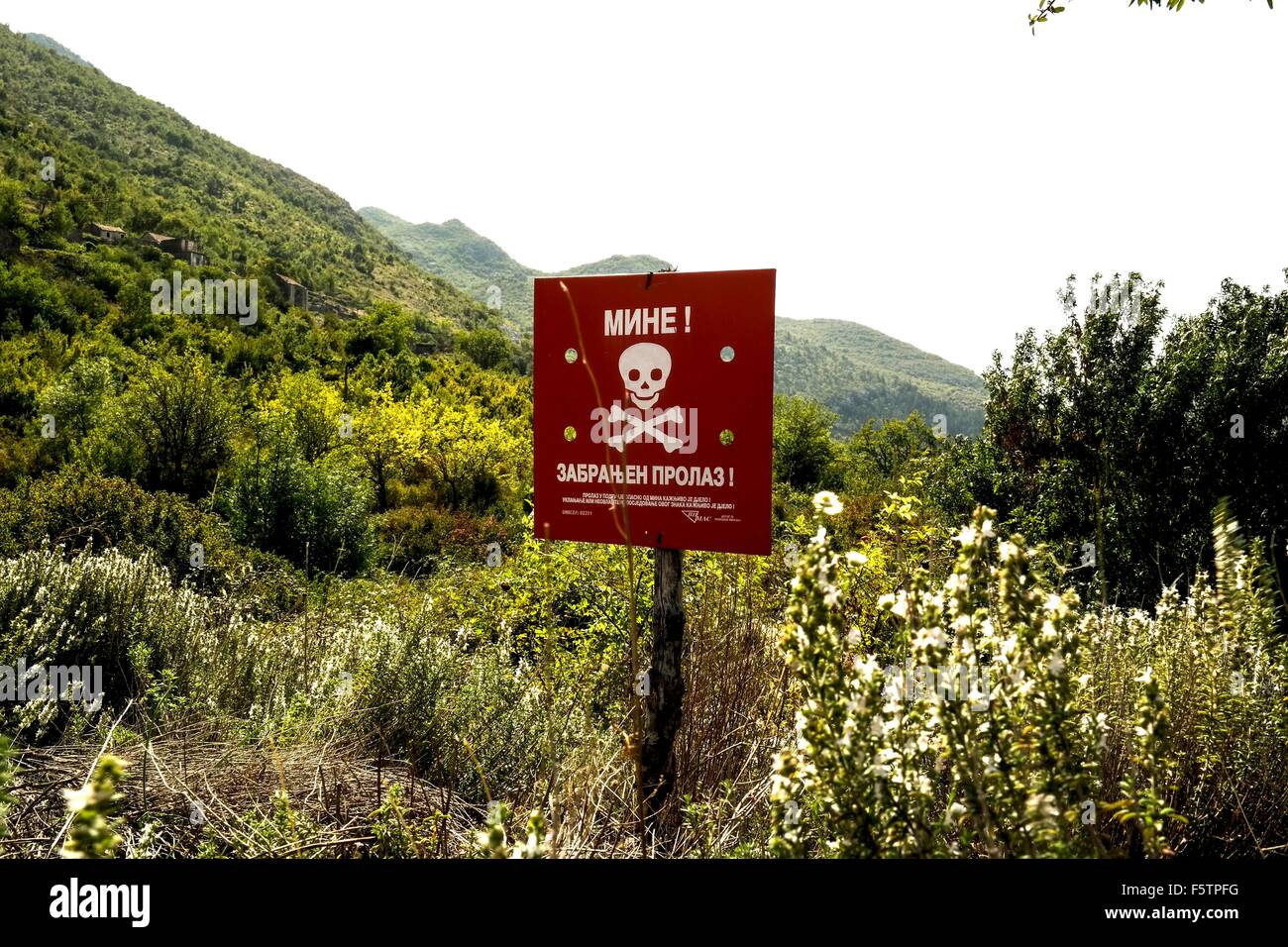 Landmines sign hi-res stock photography and images - Alamy