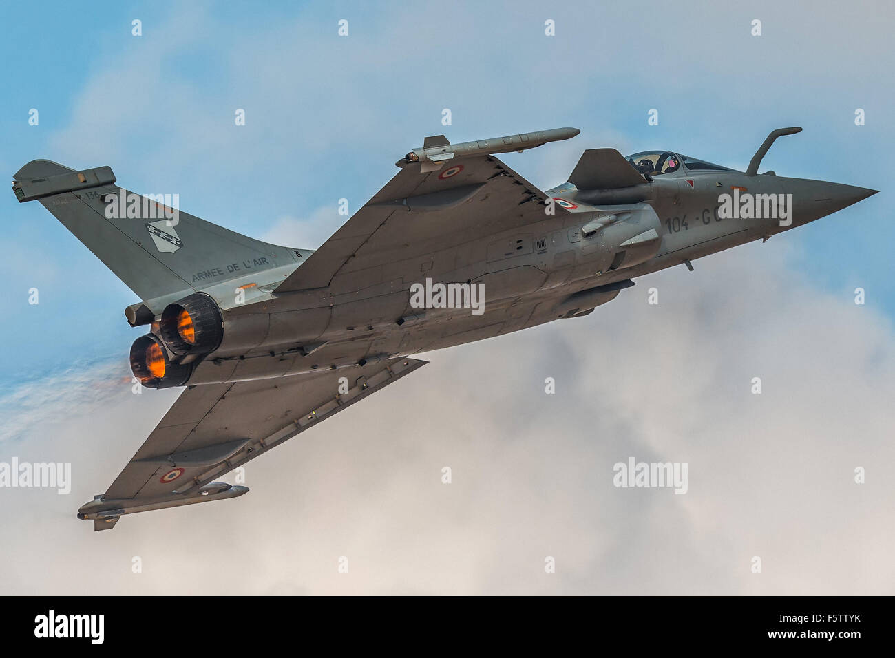 Demo flight flighter jet Dassault Rafale during Dubai AirShow at United ...