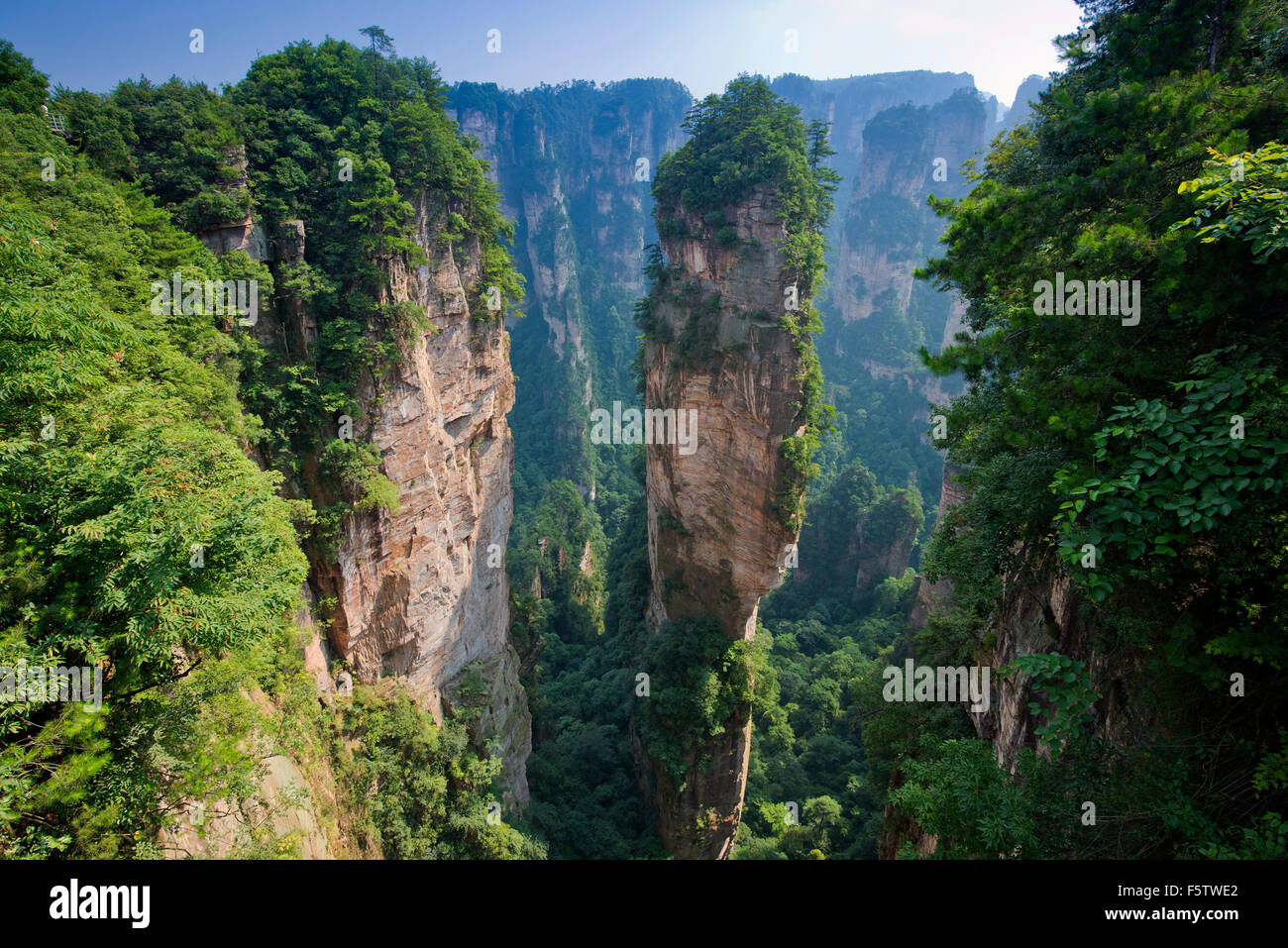 Hallelujah Mountains, sandstone towers, mountains of Zhangjiajie ...