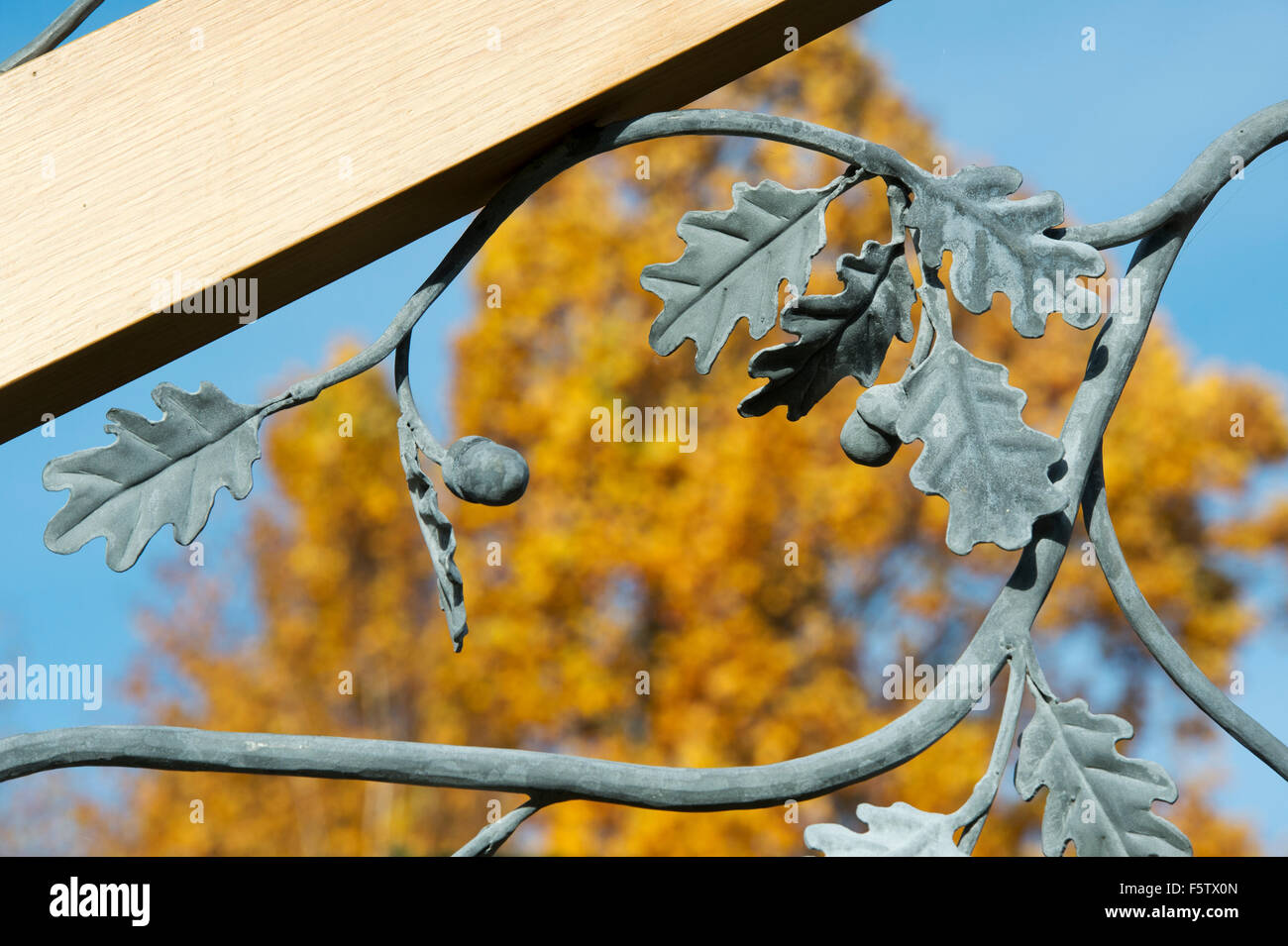 Oak leaf gates hi-res stock photography and images - Alamy