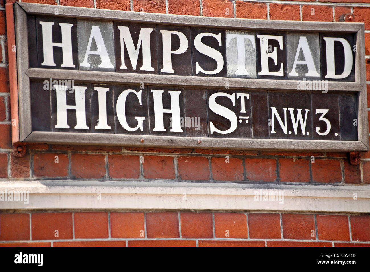 Hampstead high st nw3 hi-res stock photography and images - Alamy