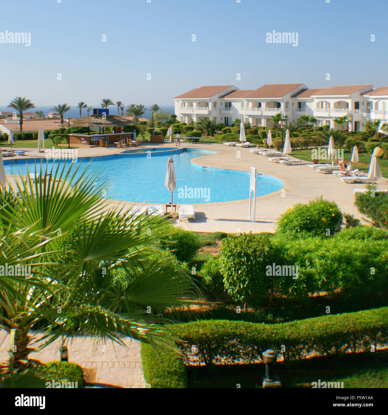 Tropical beach resort. Pool side Stock Photo - Alamy