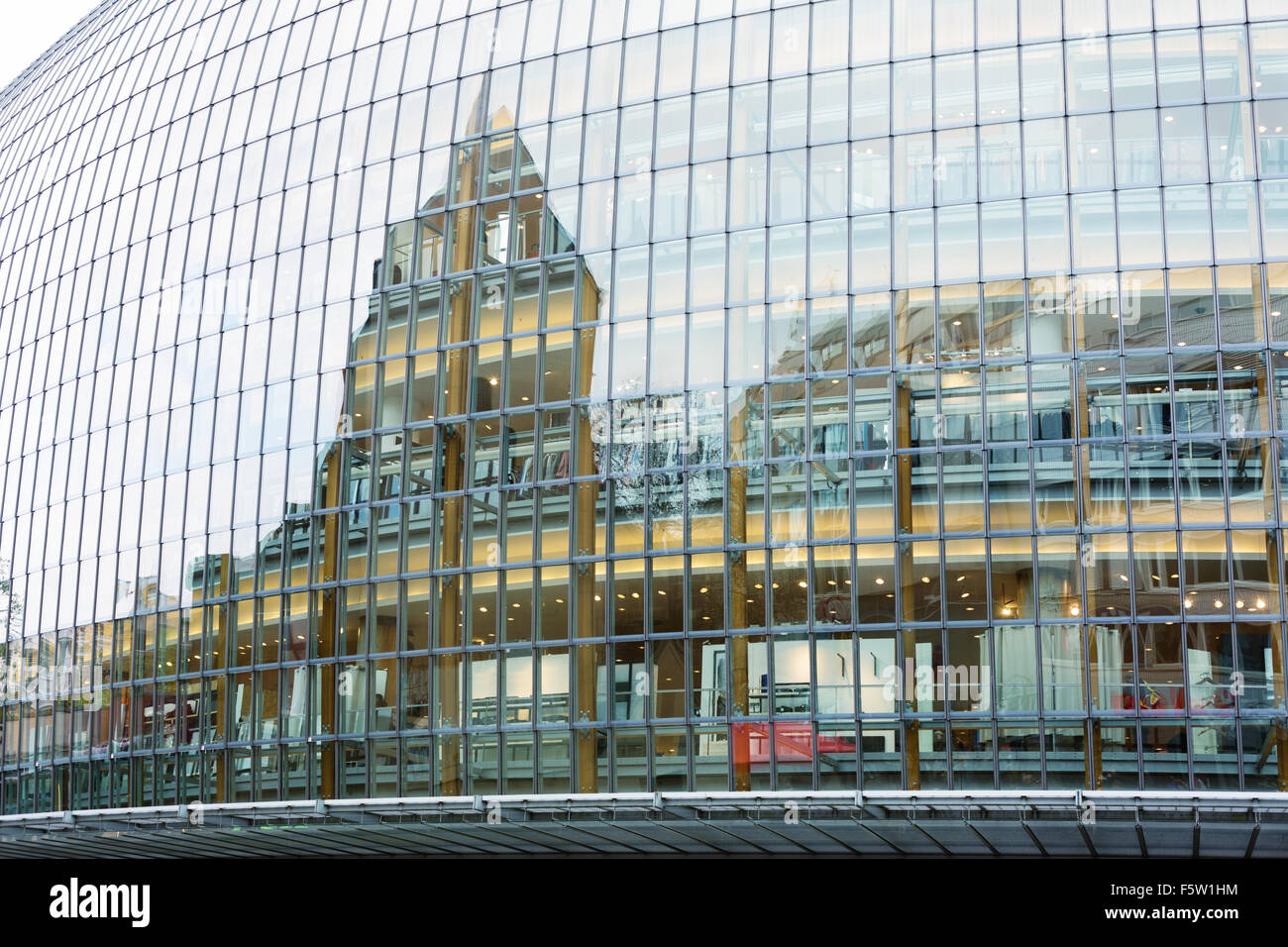 Distorted reflection hi-res stock photography and images - Alamy