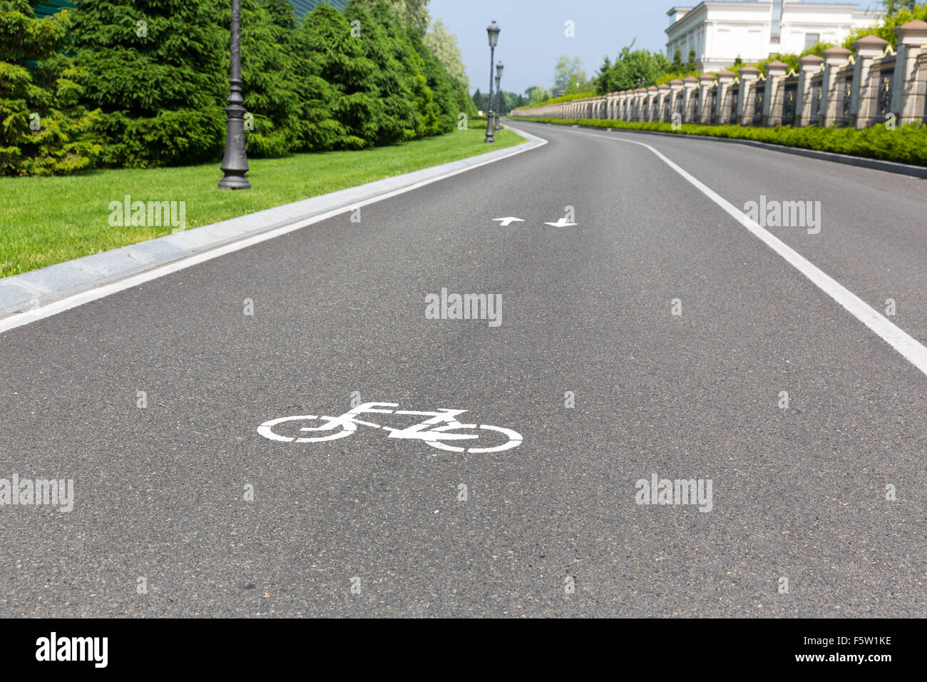 Modern asphalt track for cyclists Stock Photo - Alamy