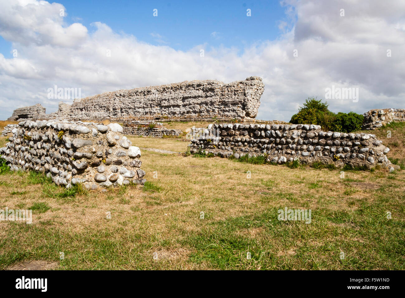 Richborough Roman castle, Rutupiae, a Saxon shore fort. The North wall ...