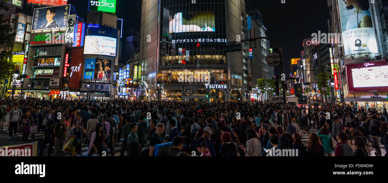 The famous Shibuya crossing in front of Shibuya Station Stock Photo - Alamy
