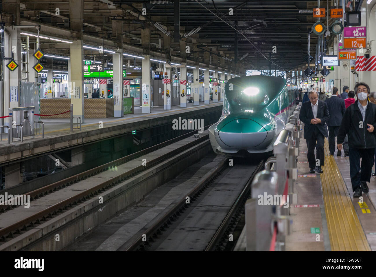 Shinkansen Bullet Train in Tokyo Station Stock Photo - Alamy