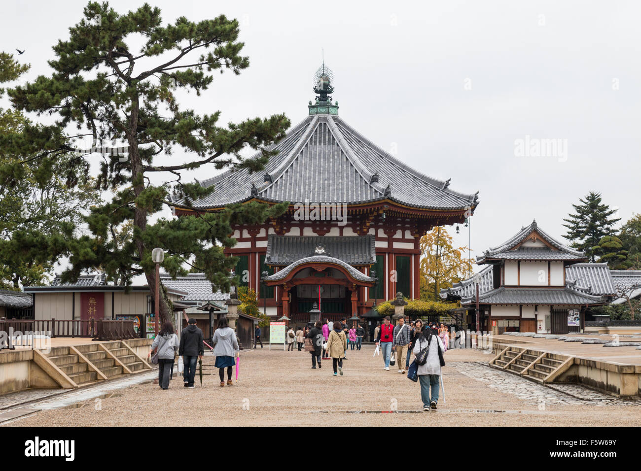 Nara temples hi-res stock photography and images - Alamy
