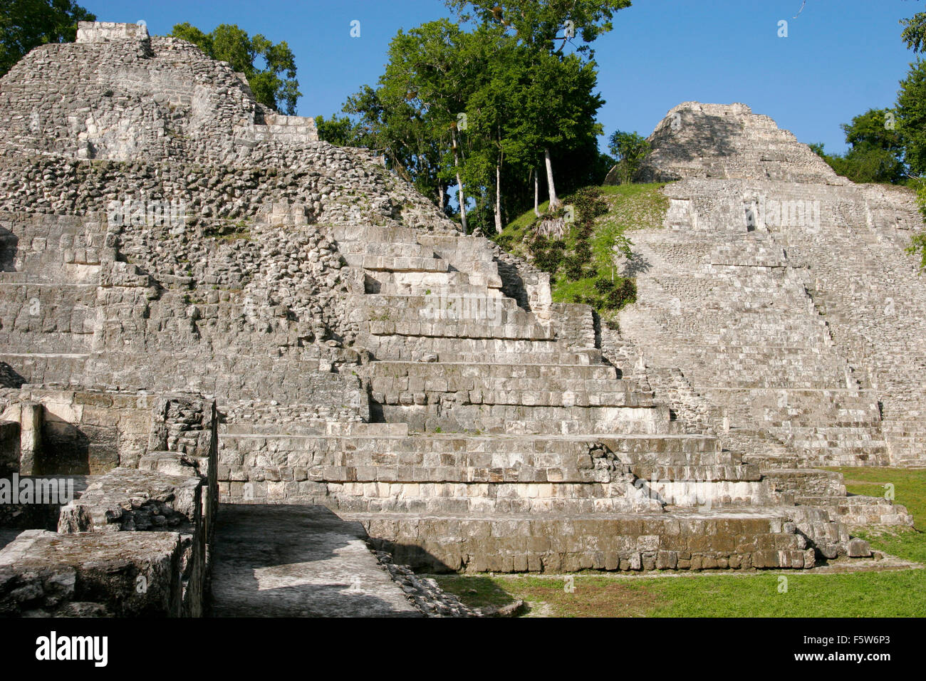Guatemala mayan temple hi-res stock photography and images - Alamy