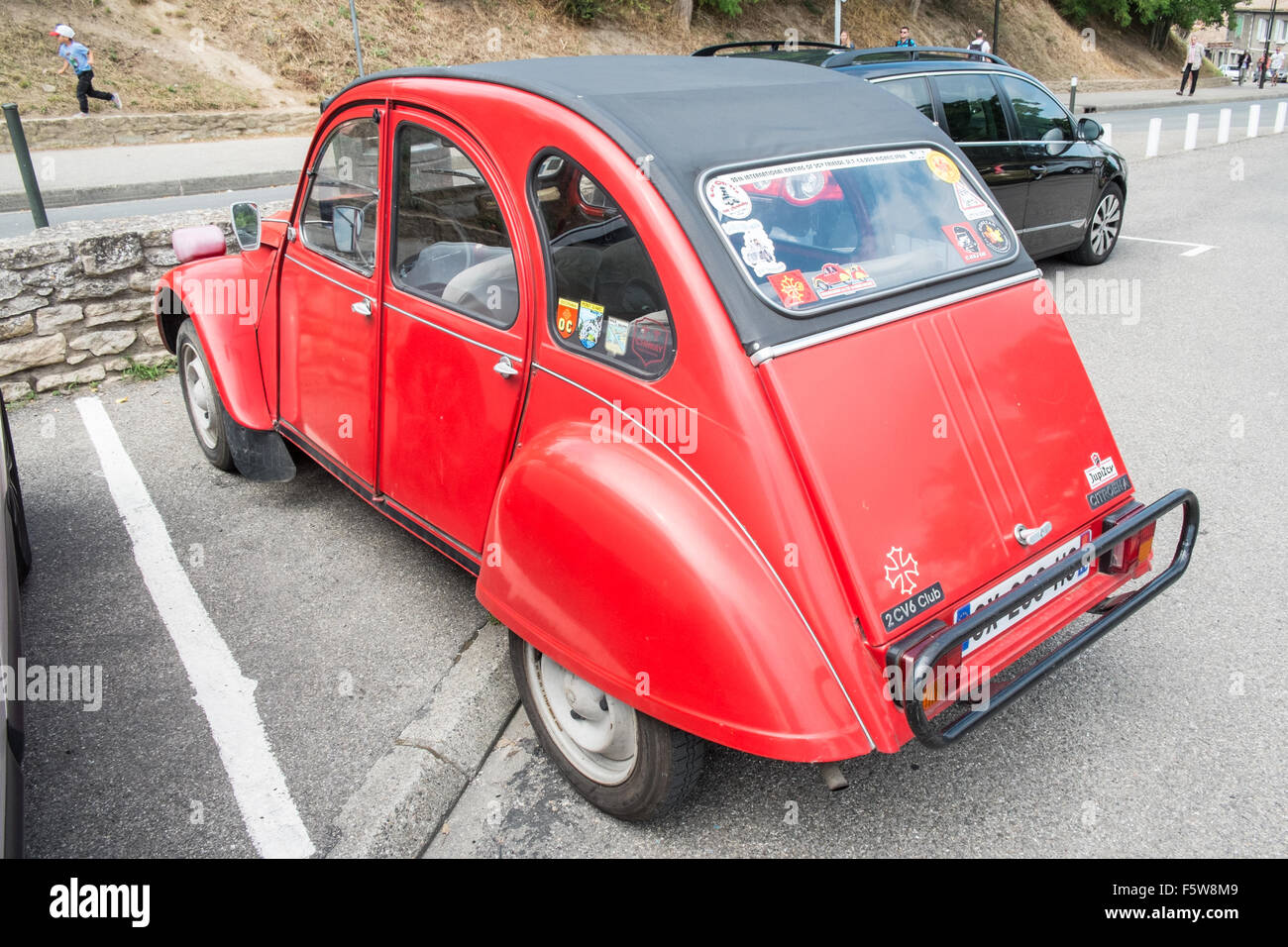 Citroen 2cv image hi-res stock photography and images - Alamy