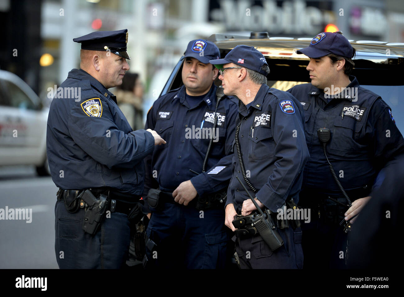 New York, USA. 9th Nov, 2015. NYPD officers stand guard at the scene of ...
