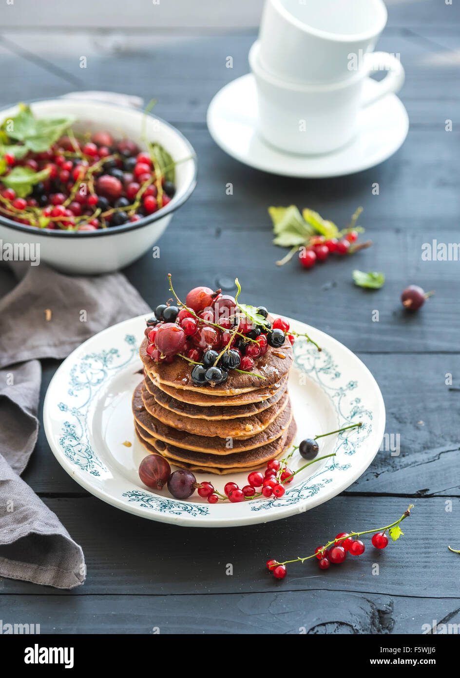 Black pancake hi-res stock photography and images - Alamy