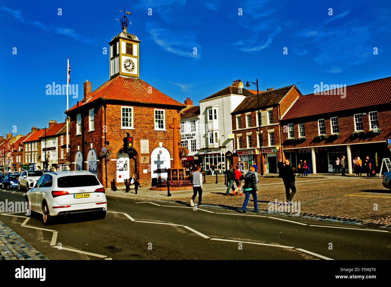 Yarm High Street and Town Hall Stock Photo - Alamy