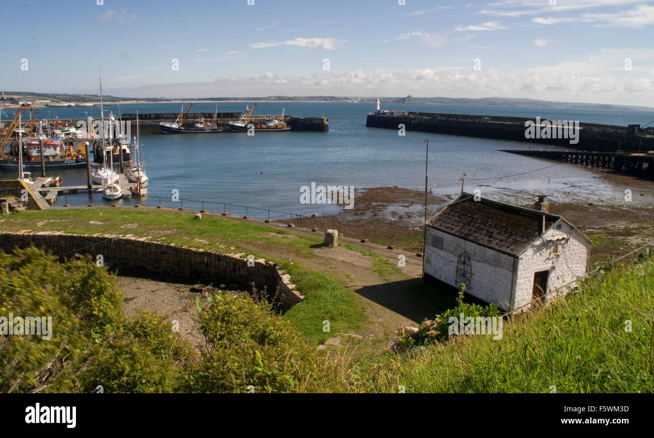 Newlyn harbour hi-res stock photography and images - Alamy