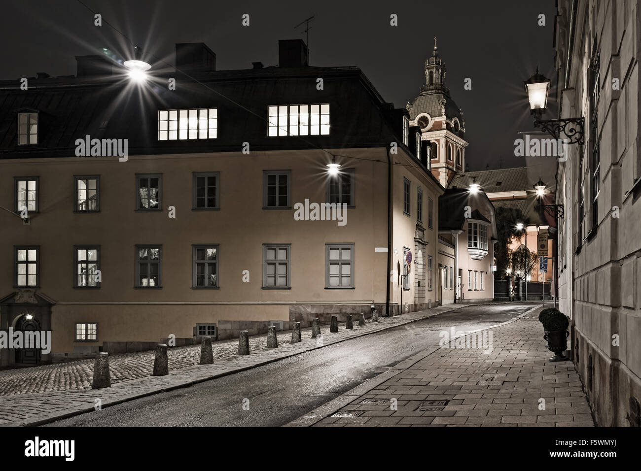 Empty street on rainy night hi-res stock photography and images - Alamy