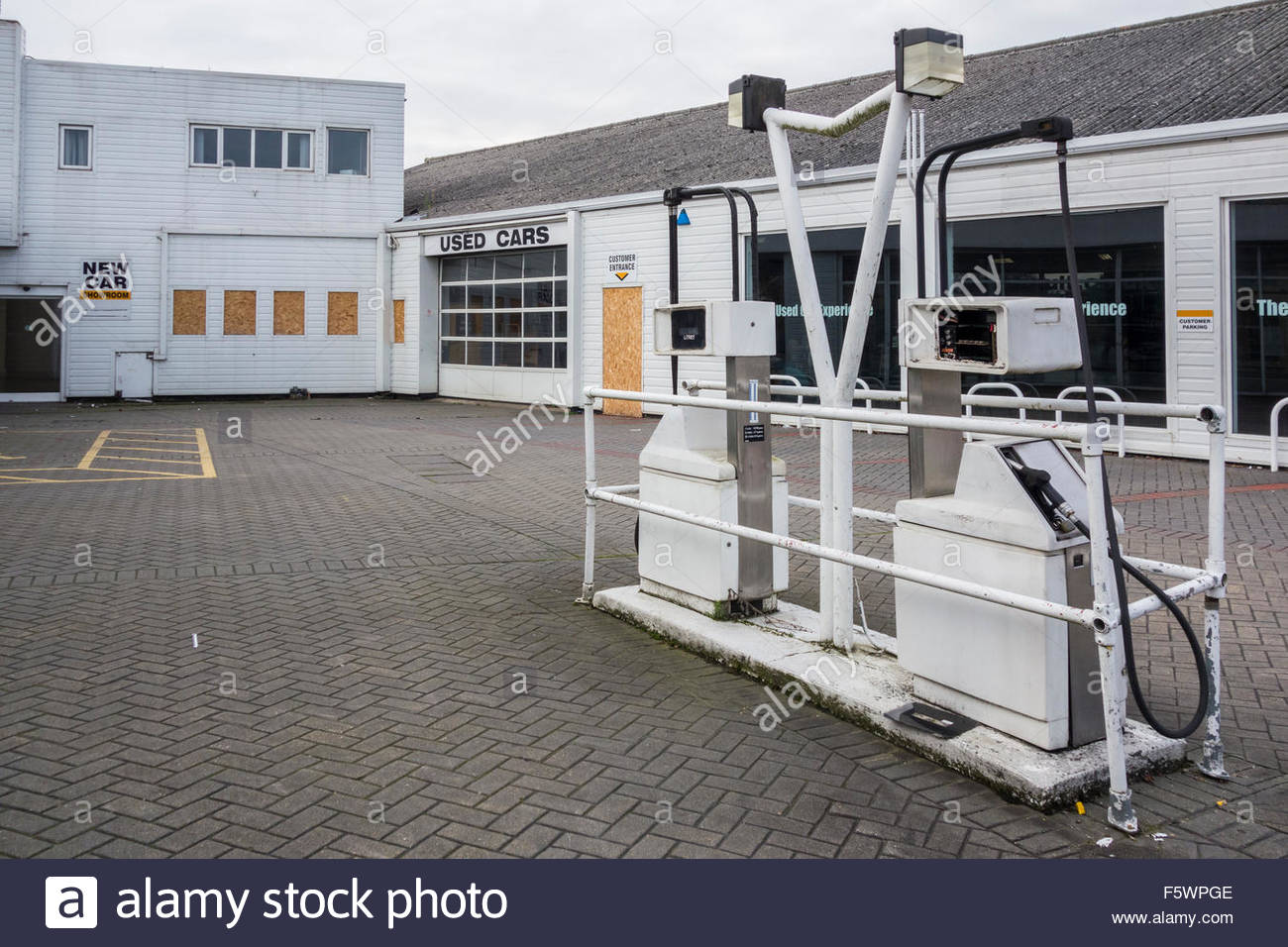 Car Showroom Empty High Resolution Stock Photography and Images - Alamy