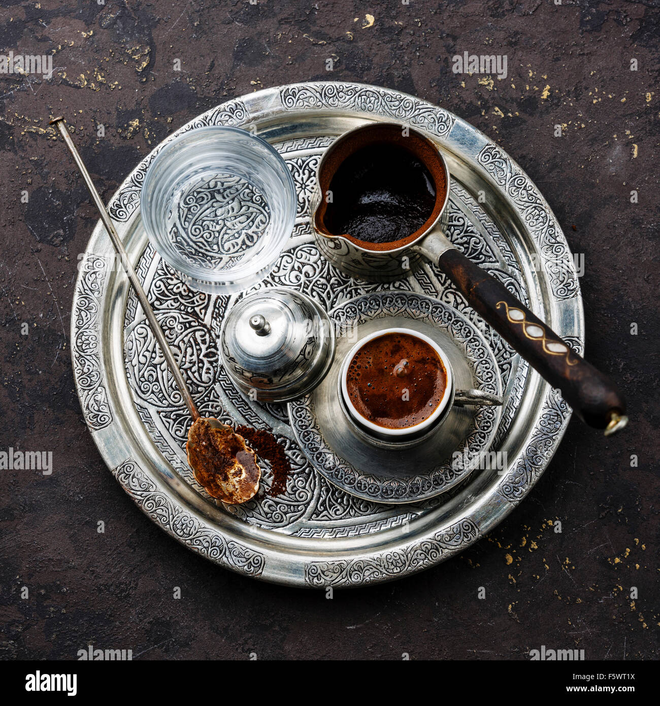 Pot too hi-res stock photography and images - Alamy